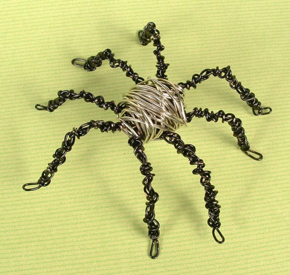 Christmas Ornament Countdown: Wire-wrapped Spider | the crafty sisters