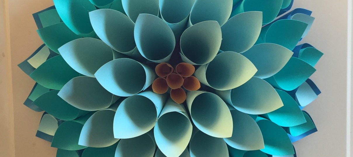 Paper Wreath – Color for the Winter Blahs | the crafty sisters